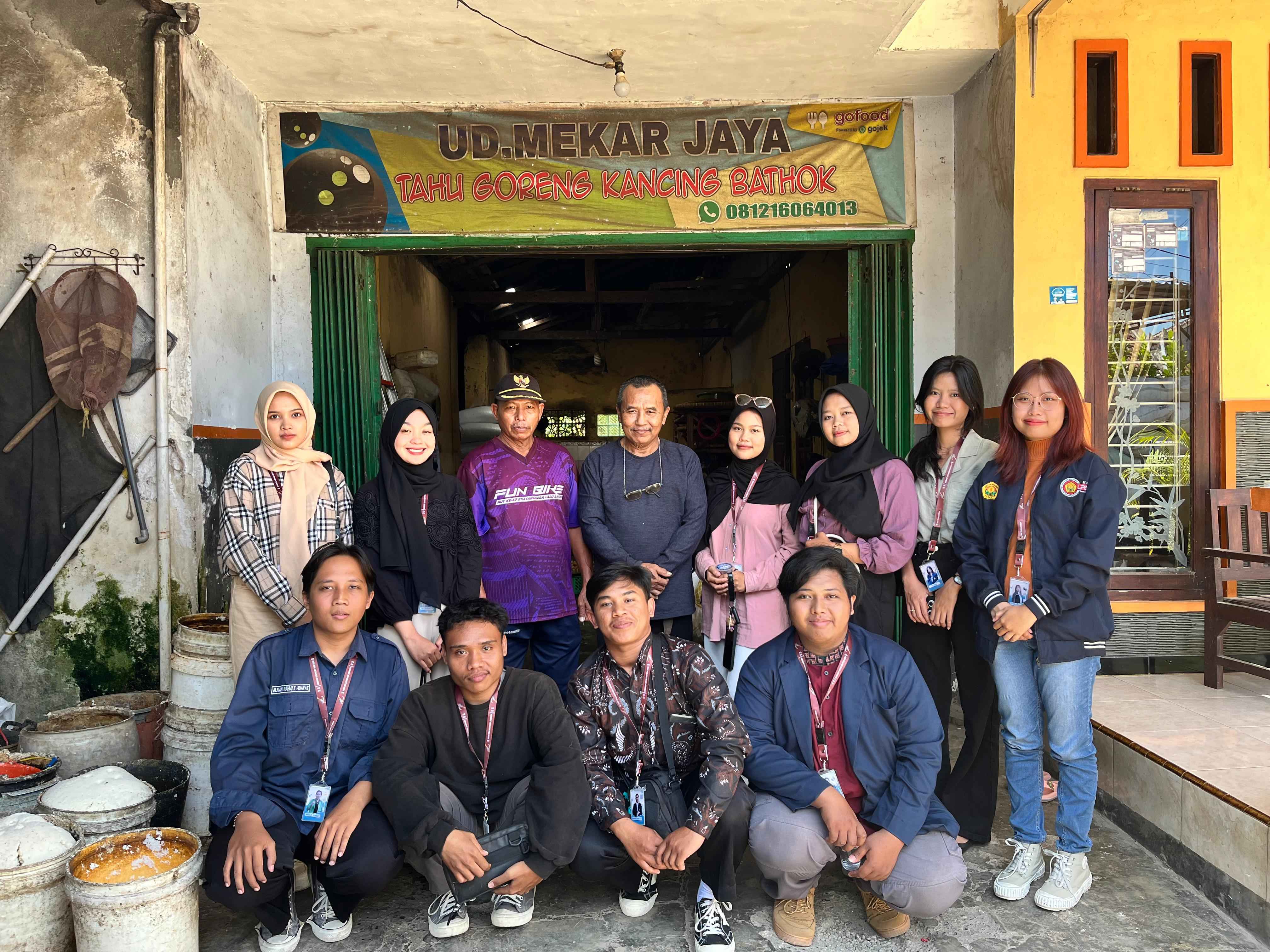 Telusuri Lima Dusun, Mahasiswa KKN-...